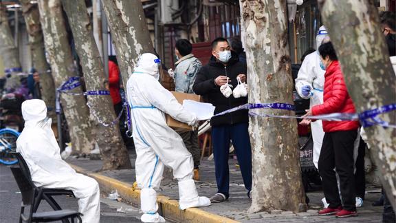 直击新增病例涉及区域:已封闭管理 为居民分发食物