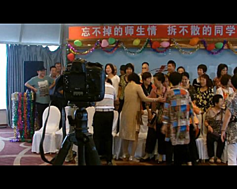 忘不掉的师生缘拆不散的同学情 师生主题班会记录 篇