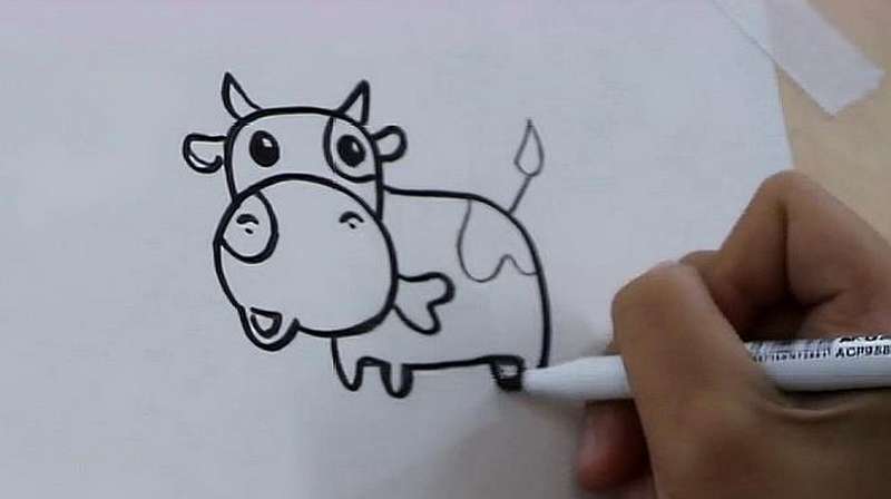 简笔画奶牛的绘画方法,按照小姐姐的绘画技巧,没基础都能画得好