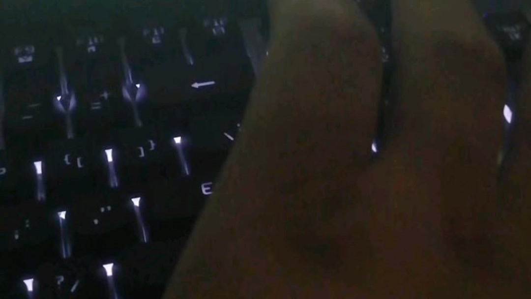 教你在桌面上创建一个隐身的文件夹