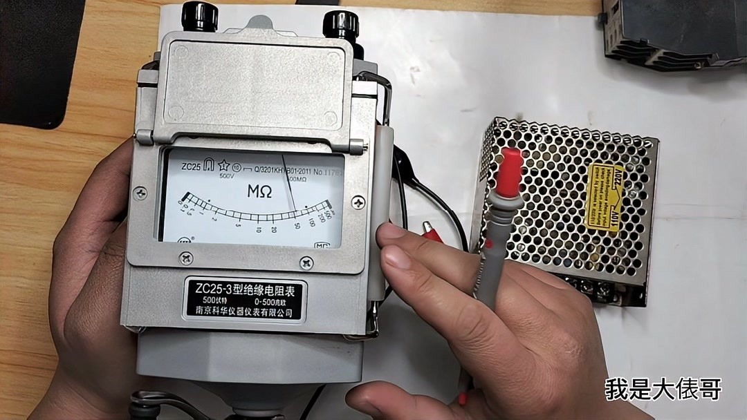 摇表怎么测绝缘电阻?小白一个失误直接烧表,标准步骤分享给大家