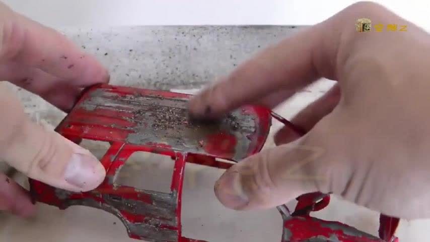 捡了一辆废旧吉普车模,翻新以后,送给小朋友玩,这算是乐趣了吧