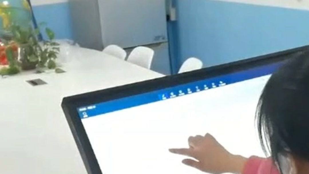 触摸屏多媒体电子白板教学一体机触屏投屏显示器电视电脑直播大屏