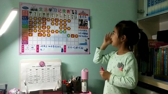 非要当老师给我讲她的学习生活记录表,讲的那个细致啊,白话了半个多...