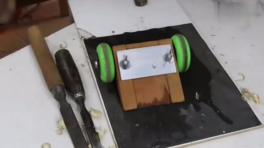 小伙发明的木刨,太有创艺了,智商真高