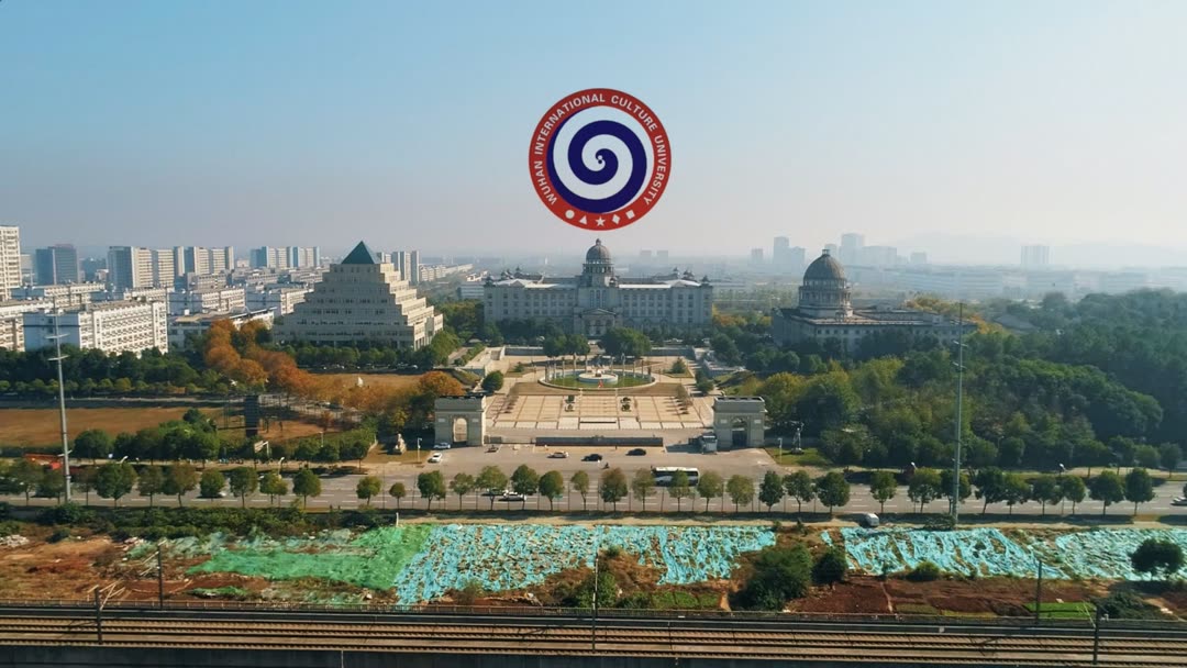 航拍武汉商贸职业学院,一个有着金字塔和凯旋门的世界文化园