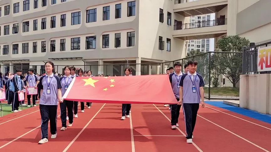 升旗手和护旗手都是校园靓点#记录校园生活