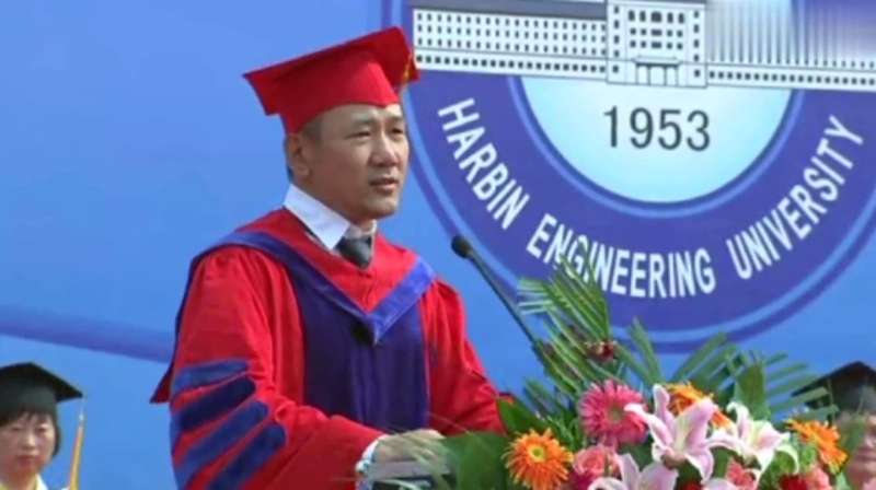 哈尔滨工程大学毕业典礼,校友脱稿演讲,接地气又有水平!