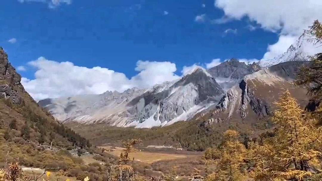 从你的全世界路过取景地:稻城亚丁,雪山山泉金秋美景