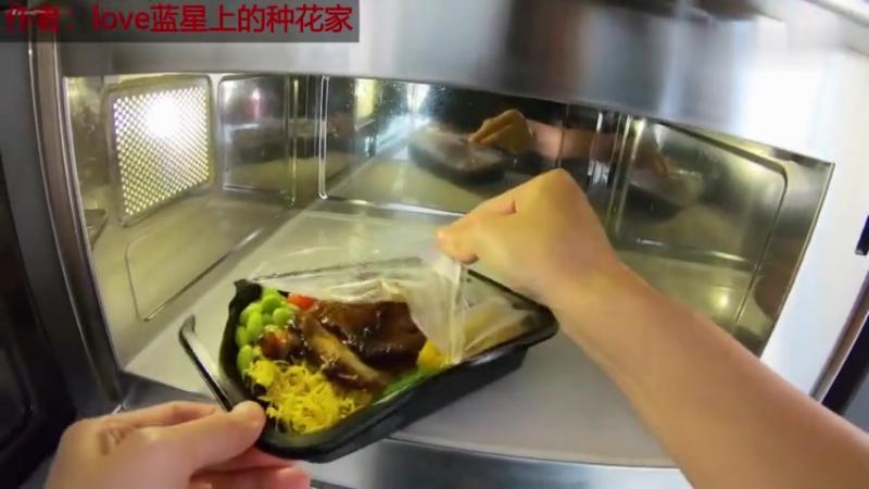 在新加坡45一份的自助贩卖,才知道国内外卖真是好