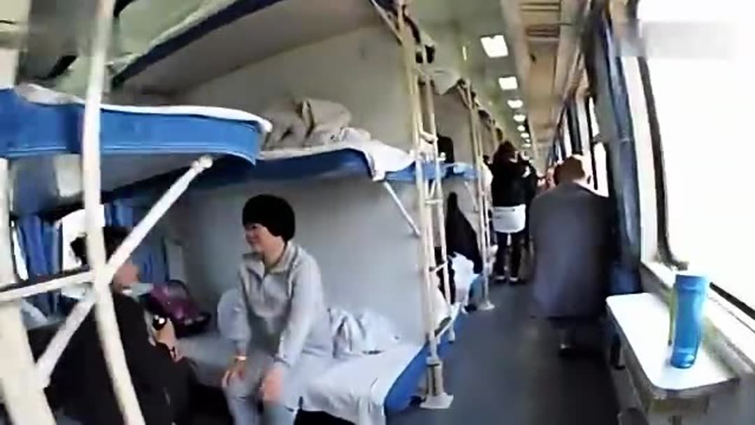 火车软卧和硬卧区别大吗?实拍敦煌至西安K386次卧铺车厢