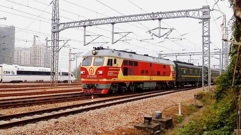 西安开往杭州的1153次普快列车 运行22小时后接近终点杭州站