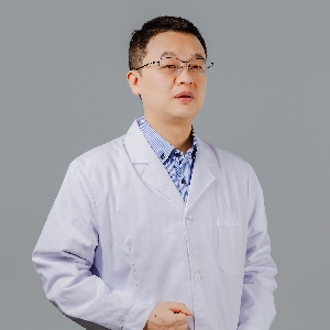 骨科教授钟群杰 