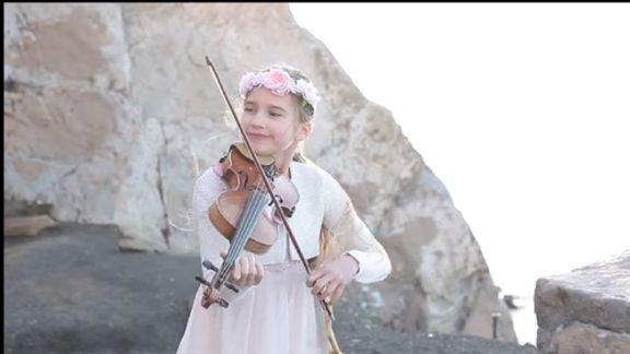 外国小美女海边小提琴演奏音乐See you again,太好听,心要化了
