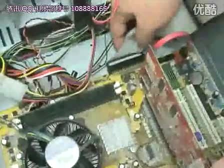 连接光驱电源线和数据线(装机教程)