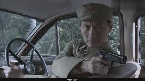 飞虎神鹰大结局燕双鹰怒杀老狐狸,为同志们报仇,抓获梅姨社长