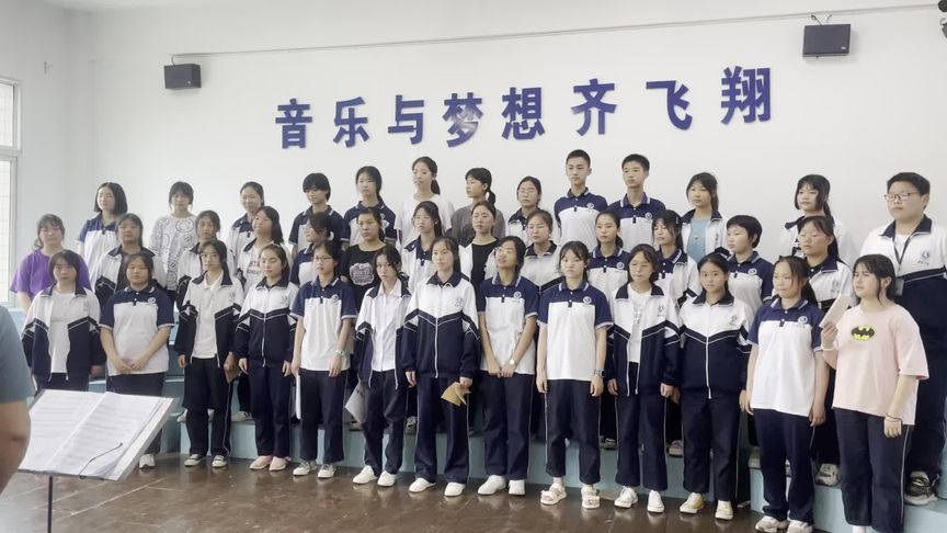 合唱改编版《灯火里的中国》——渌江中学学生合唱团排练视频。