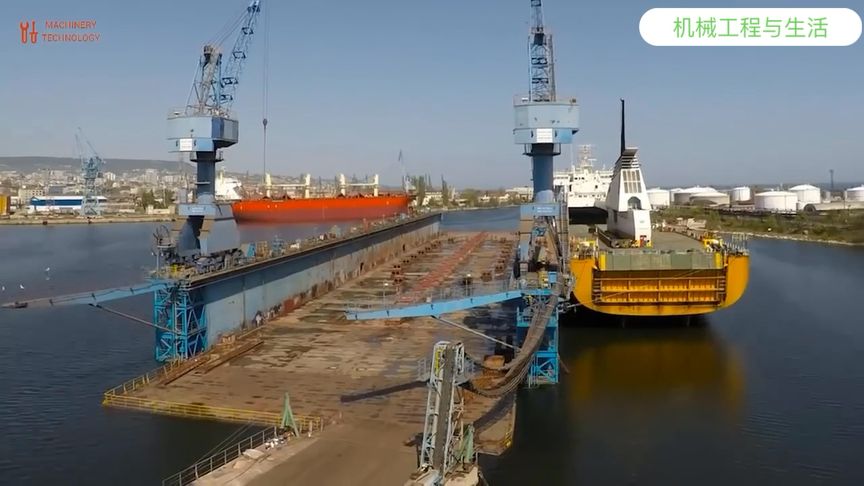 大型货轮的维修作业(至和网分享免费三维模型下载)