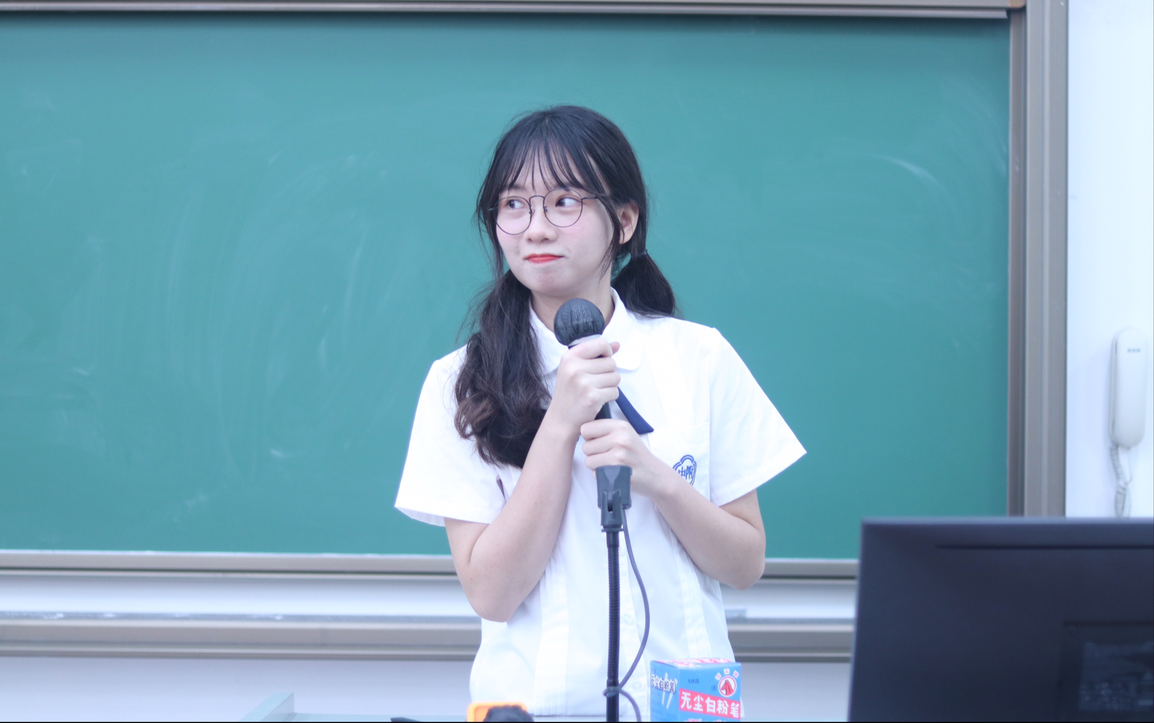 就是拼几张照片 剪映整挺好hhh