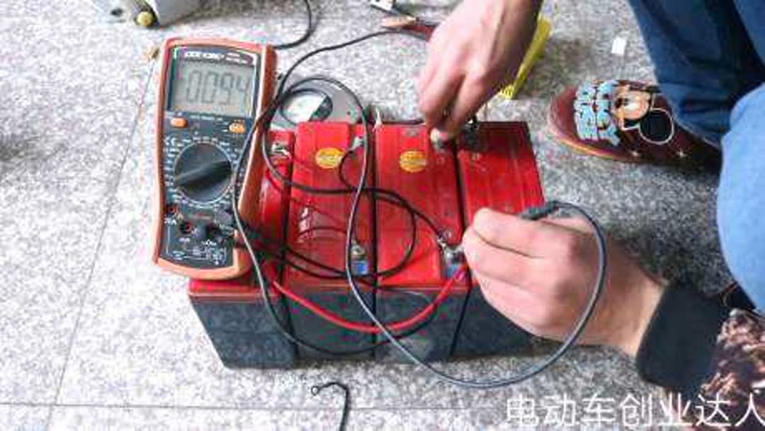 电动车电池不耐用到底能不能激活?师傅打算做个测试,猜猜结果
