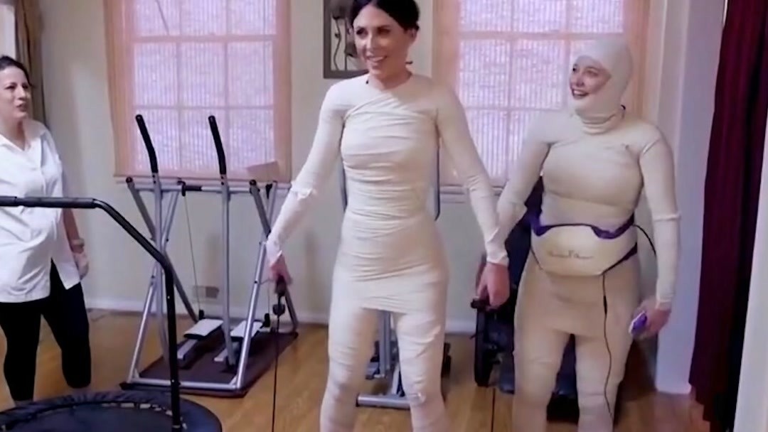 女子为减肥用绷带捆绑自己,出门受异样眼光,3年后取下十分惊艳