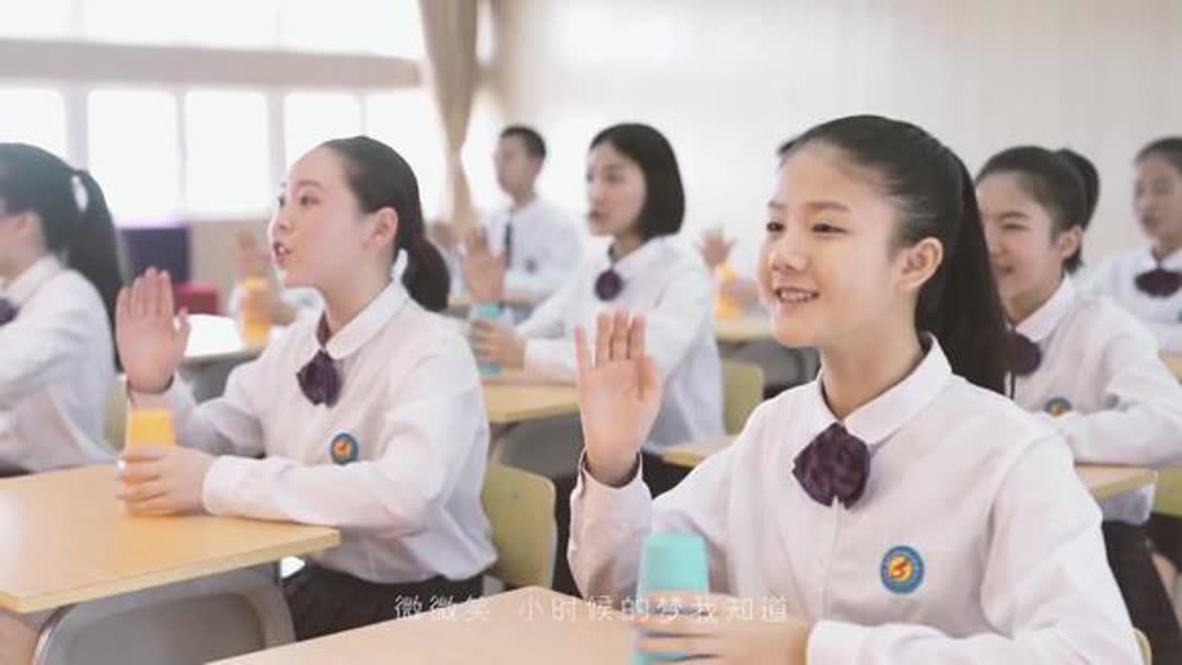 厦门六中,这群小朋友用杯子敲出《稻香》,回归儿时的美好