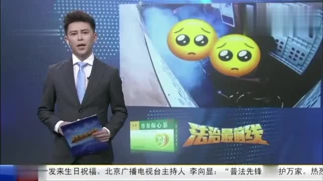 电动车在电梯内冒烟起火 两居民惊险逃离