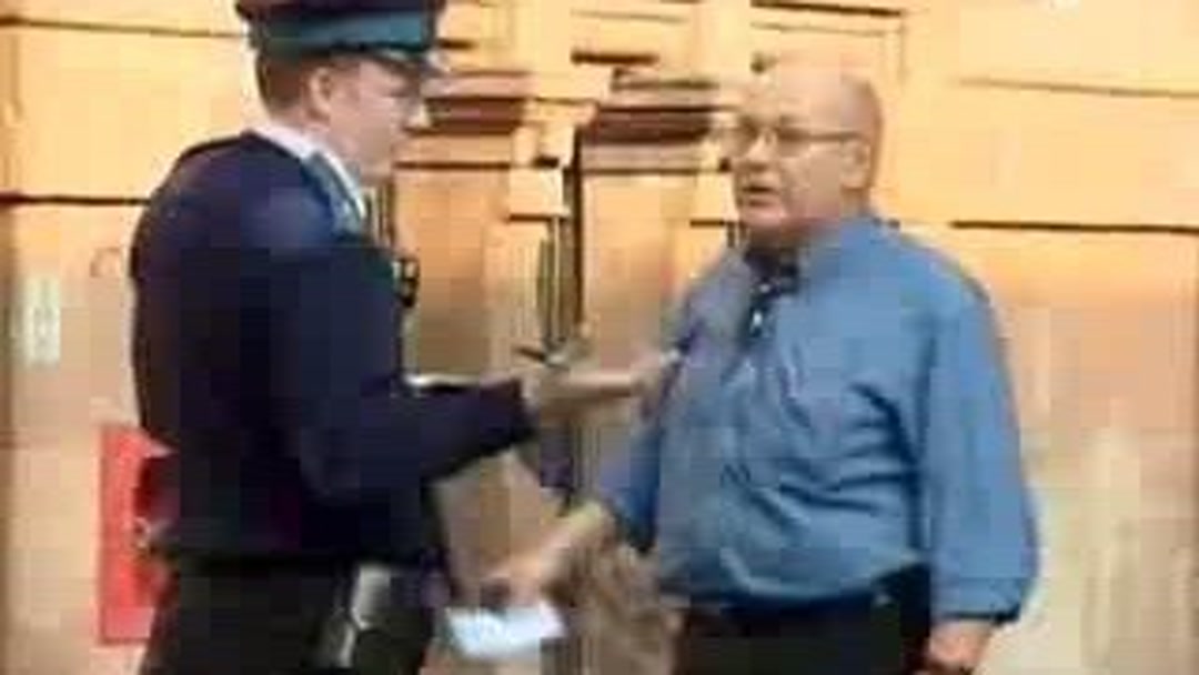 国外恶作剧—瞎开罚单的交警