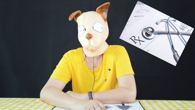 因为害羞发明了听诊器,西医没有听诊器时,只能用耳朵贴着听