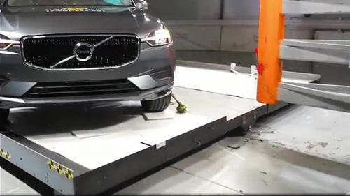 沃尔沃s60进行极限碰撞测试,结果都是满分,不愧是安全系数最高的车!