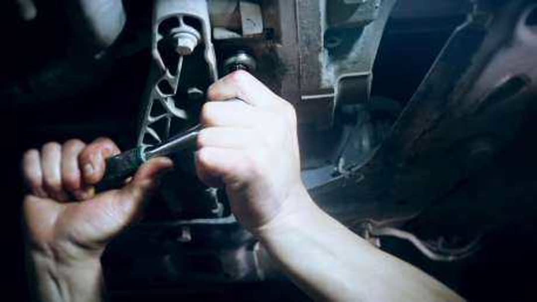 车子换挡时有顿挫感,还感觉车身抖动,这里的油是不是很久没换了