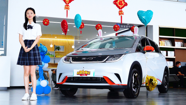 到店实拍比亚迪海豚,预售9.68万-12.48万,设计新颖颜值高