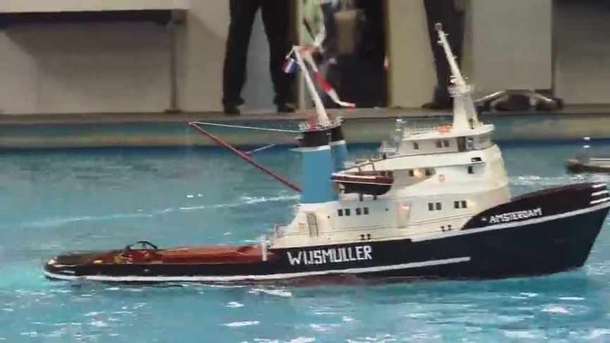 模型——小型船模下水测试
