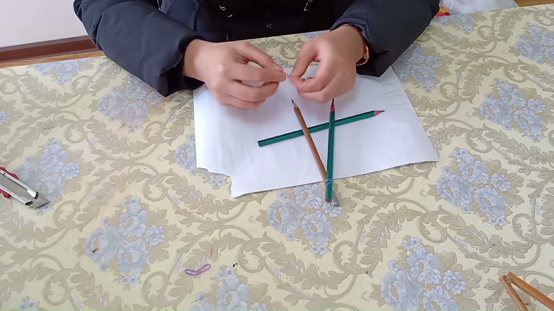 画圆没有圆规怎么办,教你用三支铅笔自制一个圆规