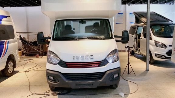 多款房车,不同品牌,不同车型,价格不同,配置不同,你喜欢哪款