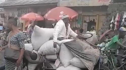 非洲人民的生活方式,跟中国人完全不一样,贫富之间的差距非常大