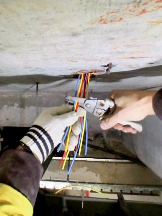 这样的接线手法,你们有用过的没,缠绕线圈数5-8圈最为合适#电工涛哥