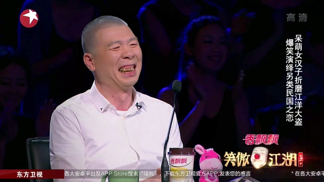 呆萌女汉子折磨绑匪,一秒撤掉衣服惊现红肚兜,笑翻全场!