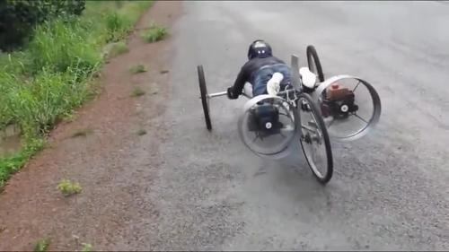 广西小伙子自制螺旋桨三轮车,一启动犹如开飞机