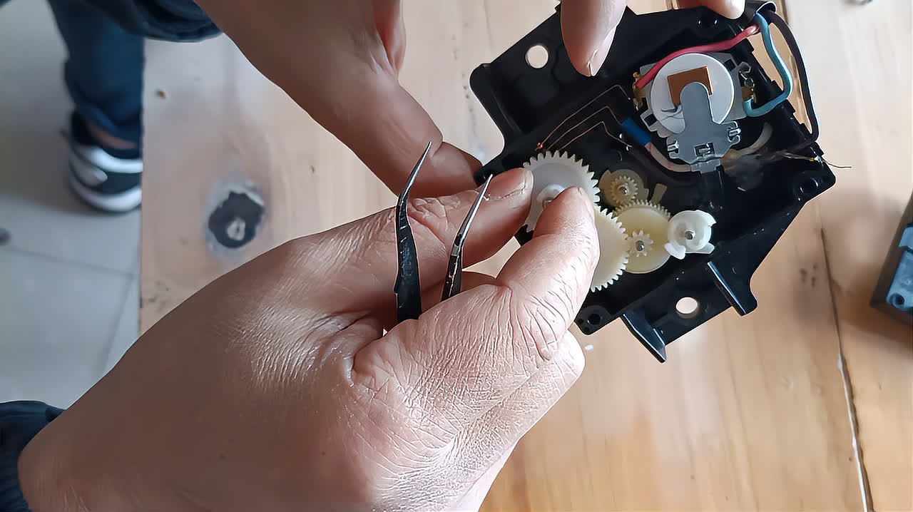 ...洗衣机排水阀牵引器内部结构