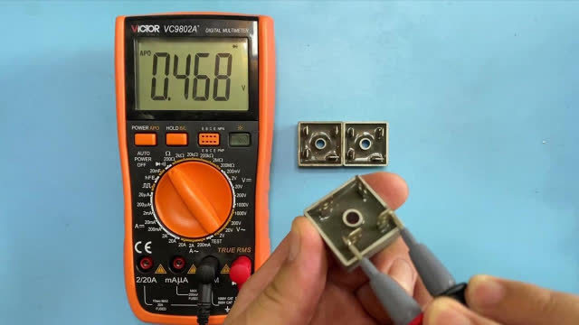 整流桥如何测量好坏?如何区分交流直流?实物测量讲解