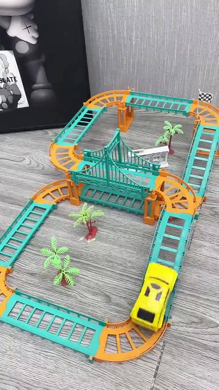 男孩子的快乐就是各种车车,这个益智电动轨道车,锻炼孩子动手能力