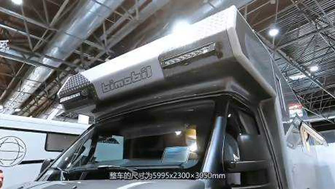 太适合家庭旅行了!5995mm的C型房车,配厨房和卫生间