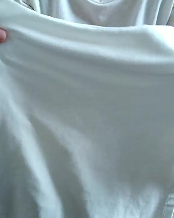 白衣服穿的时间长了容易变黄?教你一招轻松让变黄的衣服洁白如新