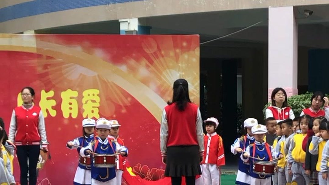 大班升旗仪式小旗手