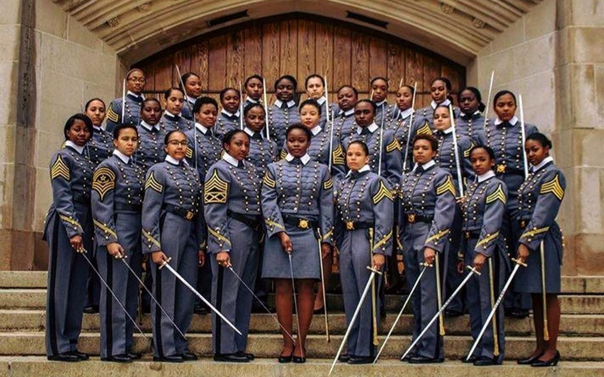 34名黑人女学员的西点学校毕业照