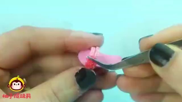 手工制作芭比日常小用品:粉粉的手提袋、眼镜还有小鞋子