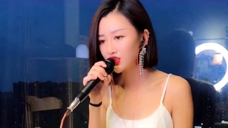 一首暖心情歌,就只看了你一眼,就已确定了永远