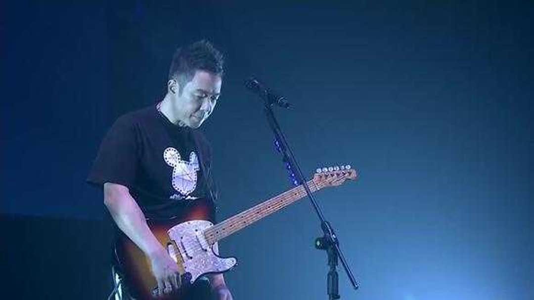 Beyond演唱经典歌曲《灰色轨迹》,一开口全场感动!纪念黄家驹!