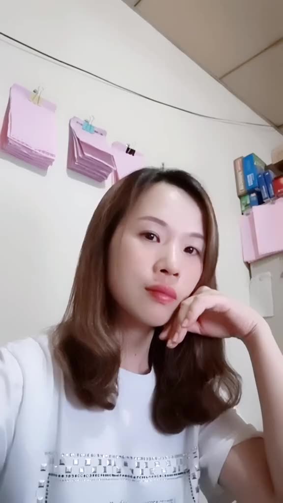 每天的工作就是和电脑打交道,在线客服,一坐就是十几个小时,每天解答...